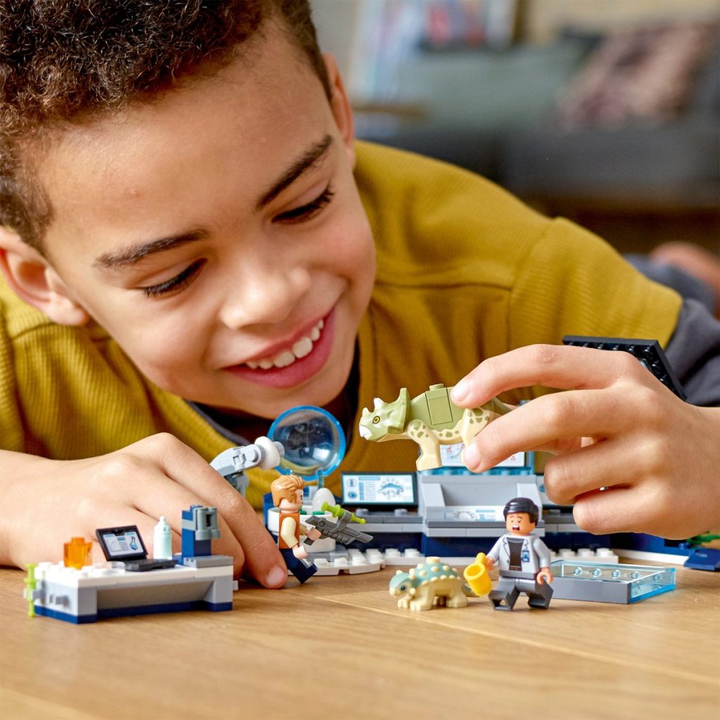 LEGO® Jurassic World™ 75939 Le labo de Dr Wu : l'évasion des bébés | La ...